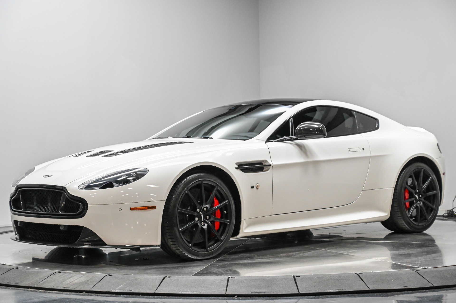 Aston vantage v12 for sale store