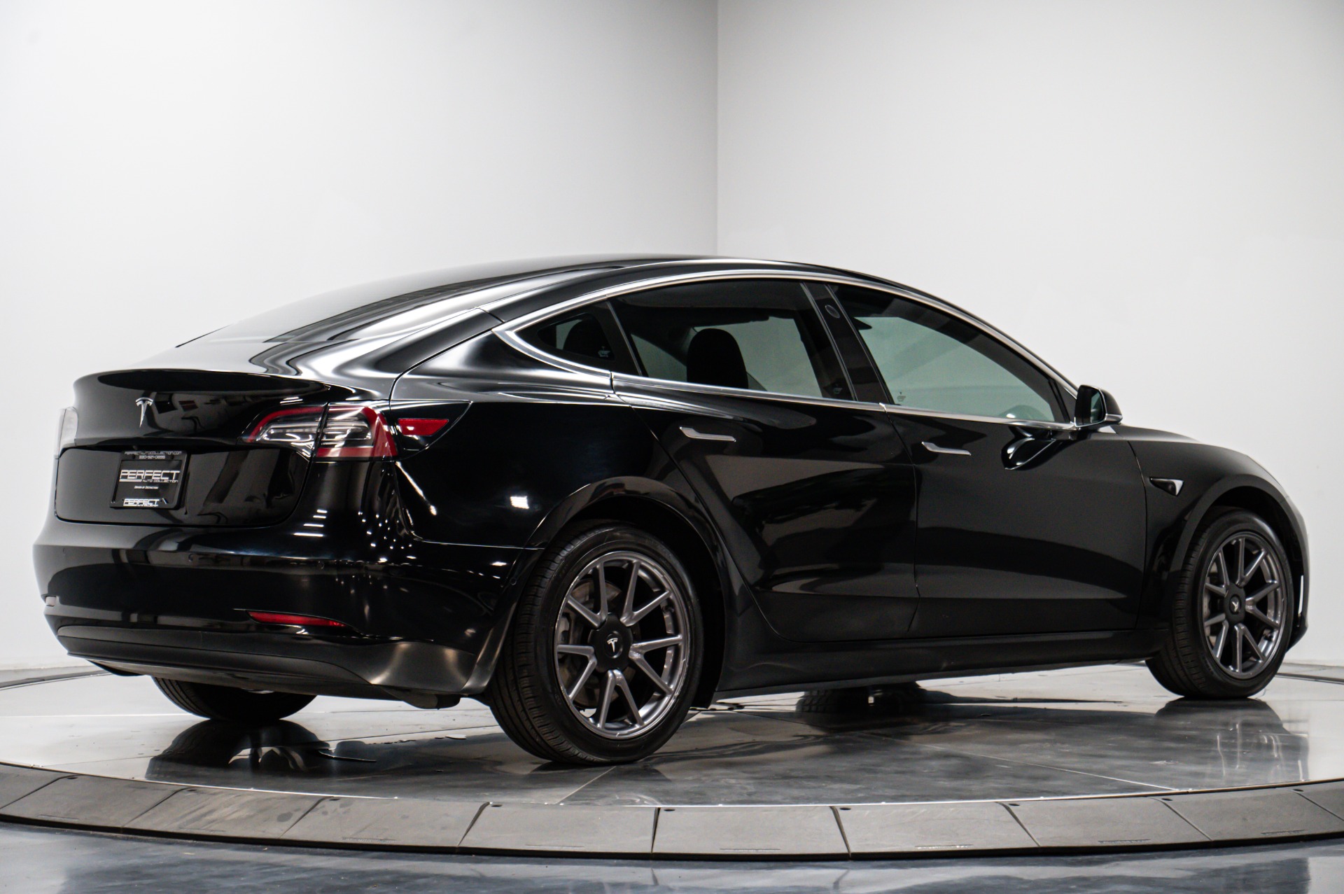 2018 used tesla model 3 store