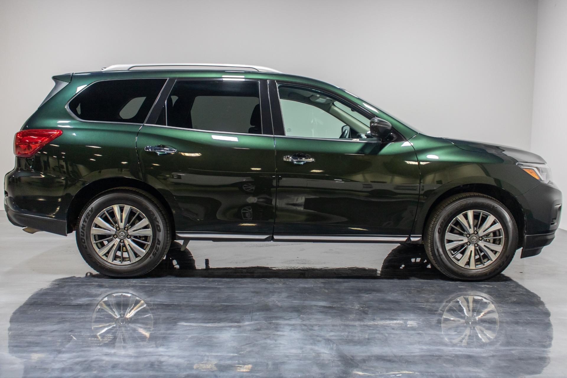 Used 2019 Nissan Pathfinder SV Sport Utility 4D For Sale ($22,793 ...