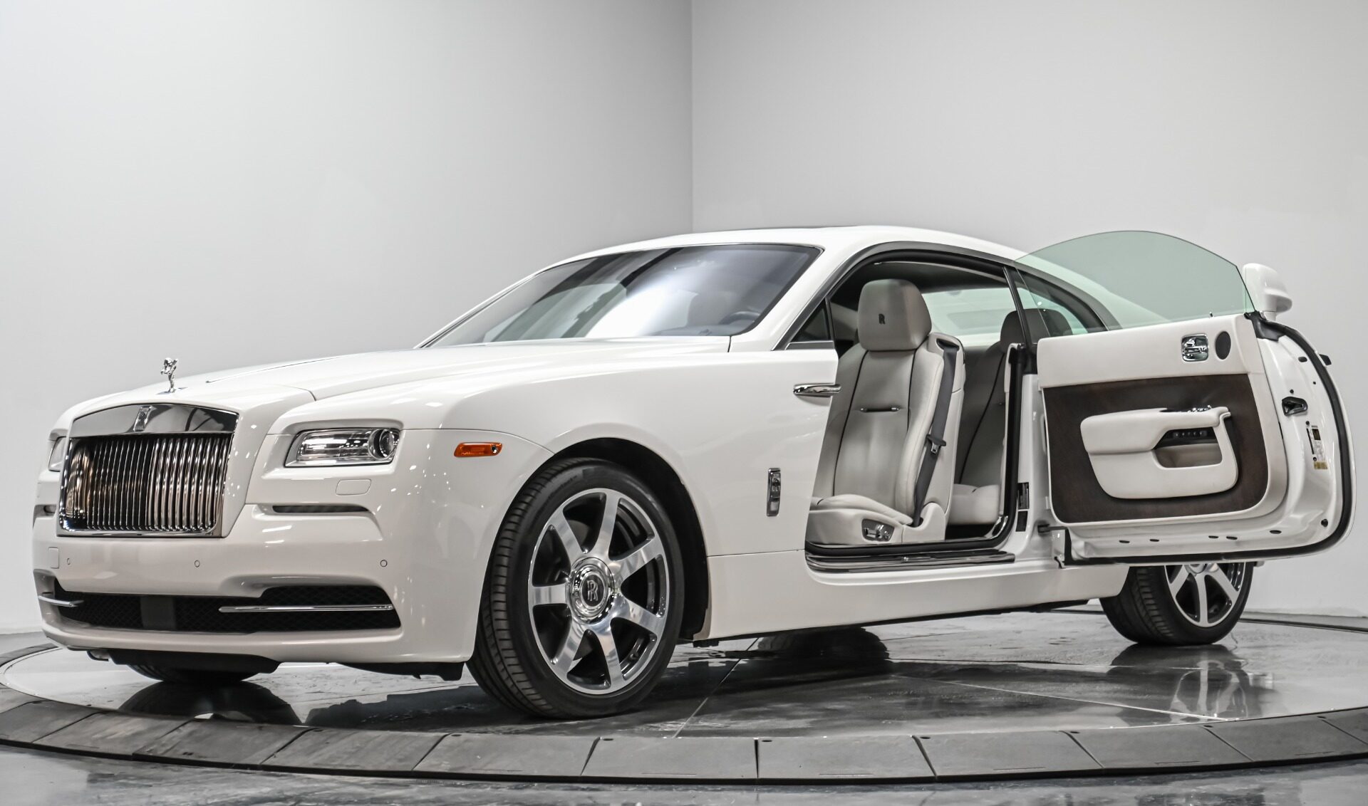 Affordable Premium Used Rolls-Royce Dealer In Cleveland